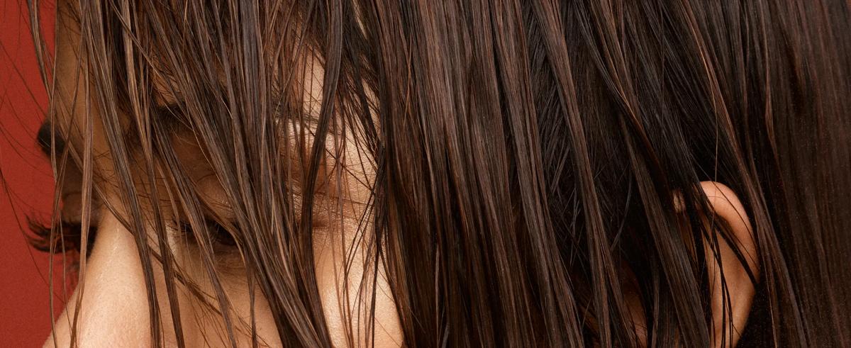 SLEEK AND CHIC: HOW TO WEAR WET-LOOK HAIR FOR WINTER | Wella ...